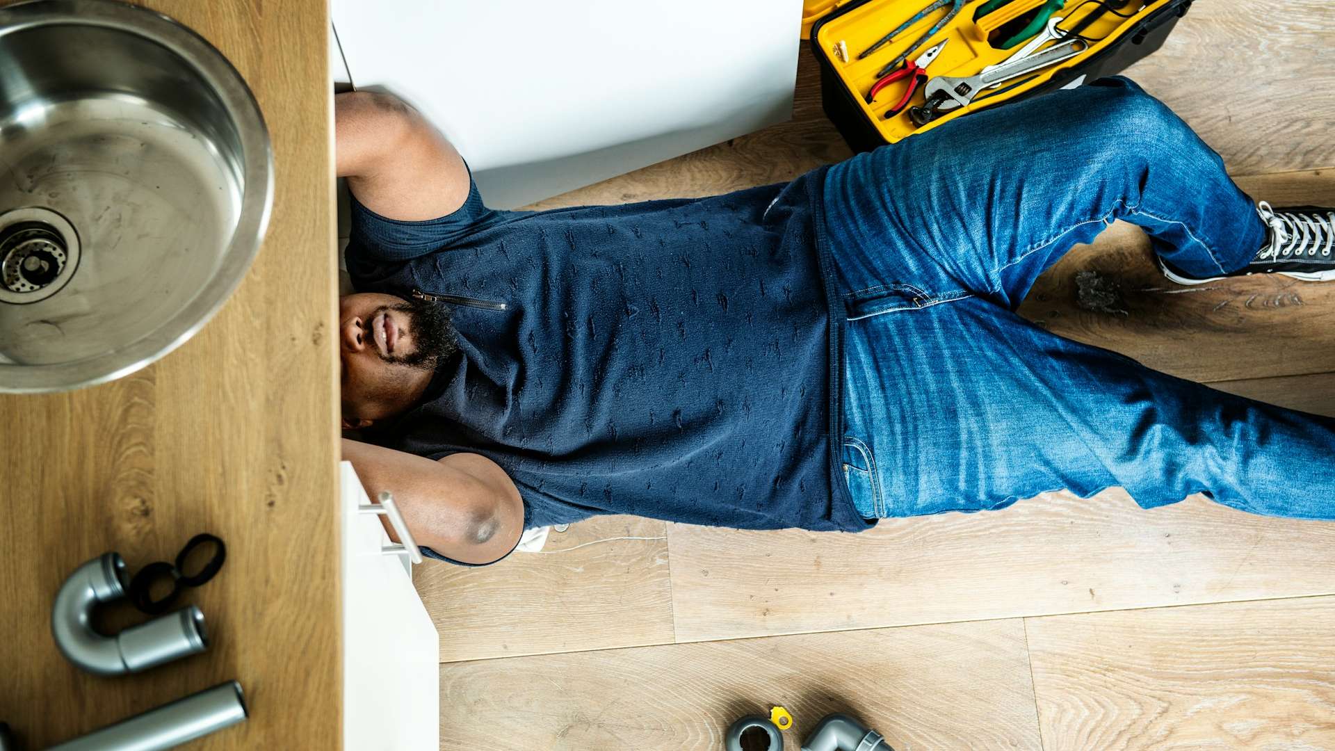 How long does plumbers' putty take to dry and why it matters | Homeaglow